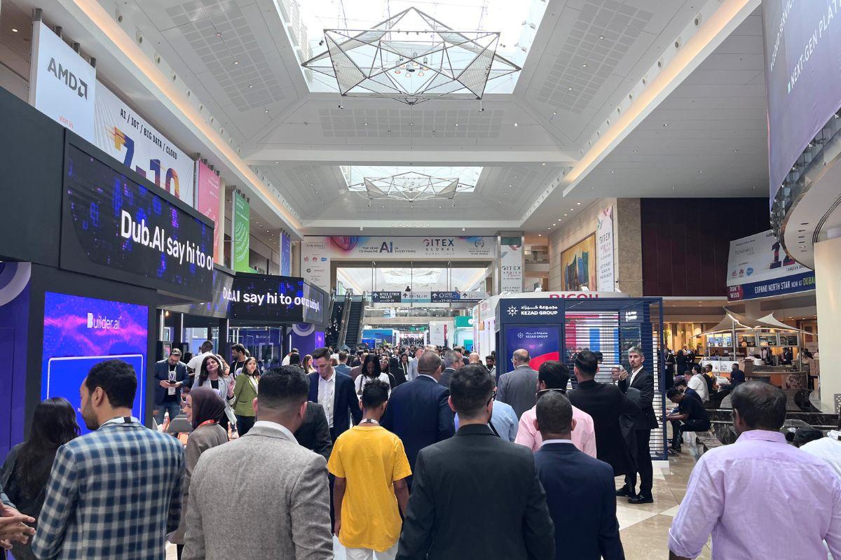 【展場設計】GITEX 2023－置身數位創新中心，俐落線條打造科技時尚｜KingOne Design 王一設計