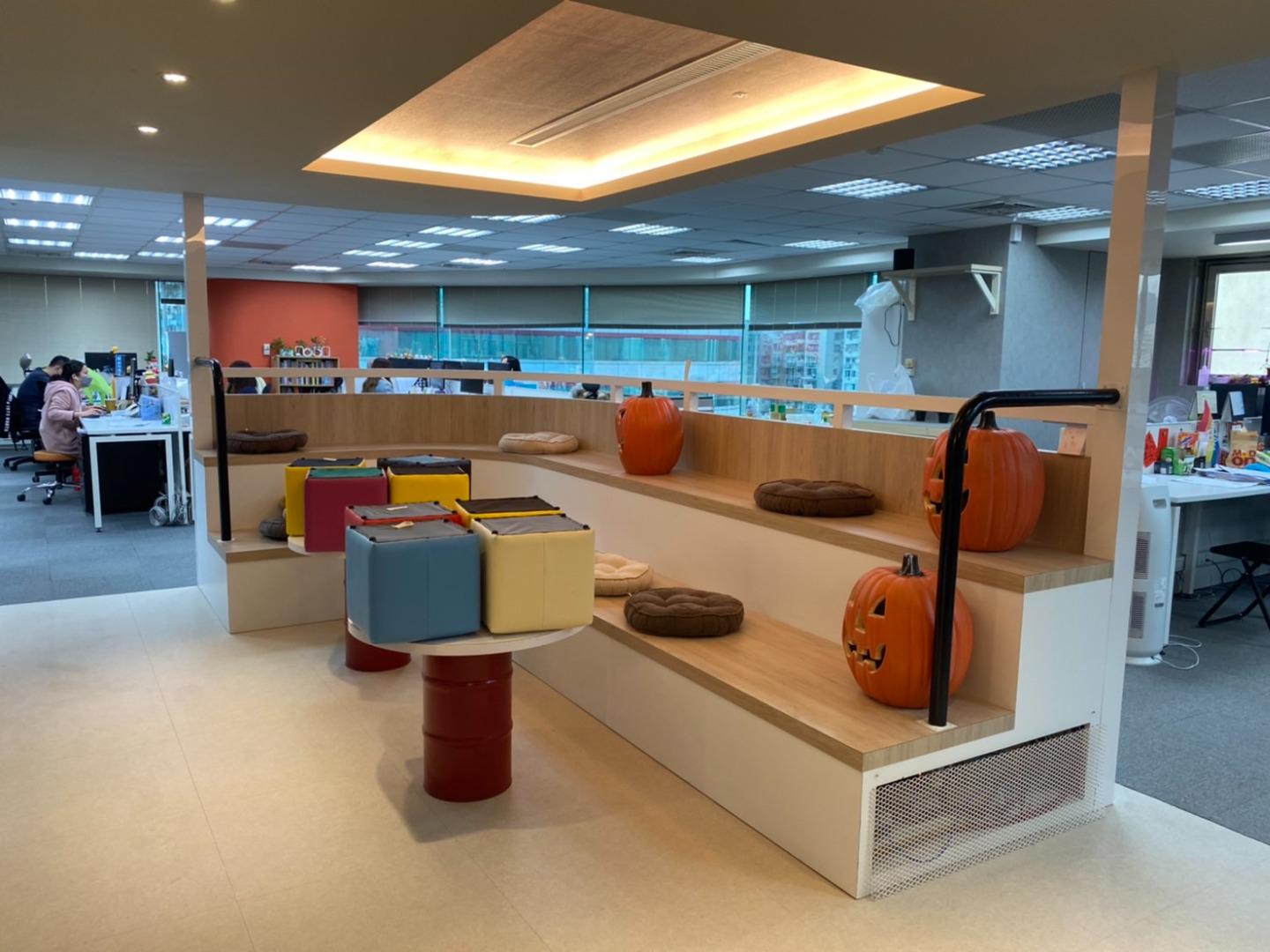 Break the traditional rigid structure, interactive office design and ...