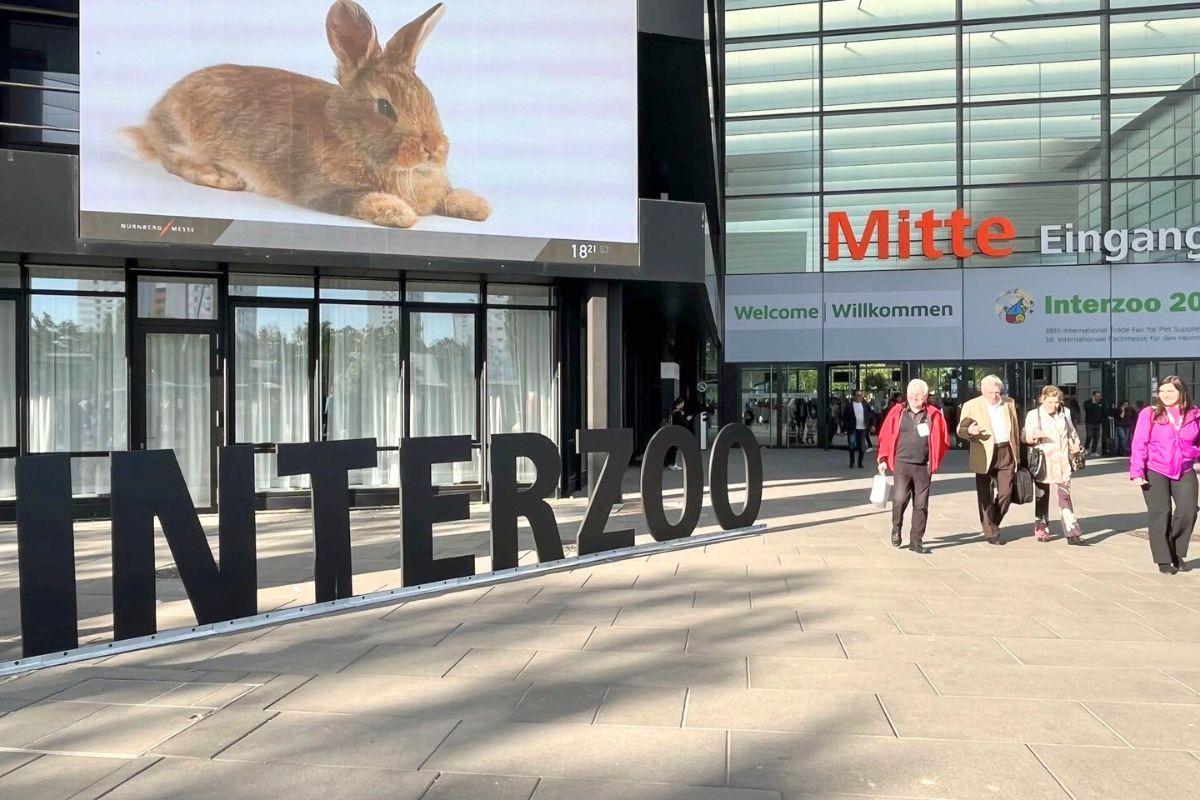 【展場設計】紐倫堡國際寵物用品展Interzoo 2024－摩登展攤，盡現品牌獨特風格｜KingOne Design 王一設計