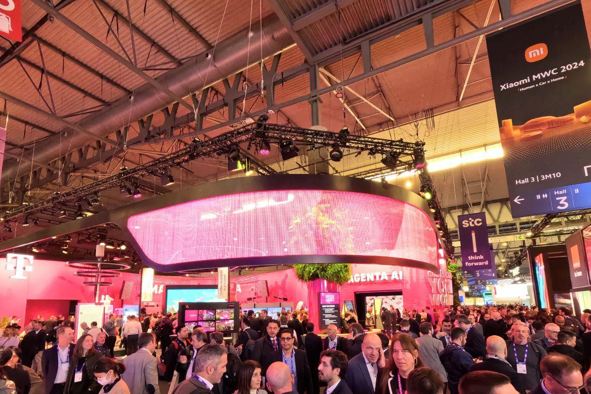 【展場設計】2024 MWC世界行動通訊大會｜創新科技同行，共赴未來饗宴！｜KingOne Design 王一設計