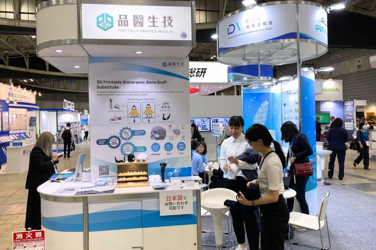 【展場設計】2023 BIO JAPAN，島型生技主題館輝映藍色橫濱｜KingOne Design 王一設計